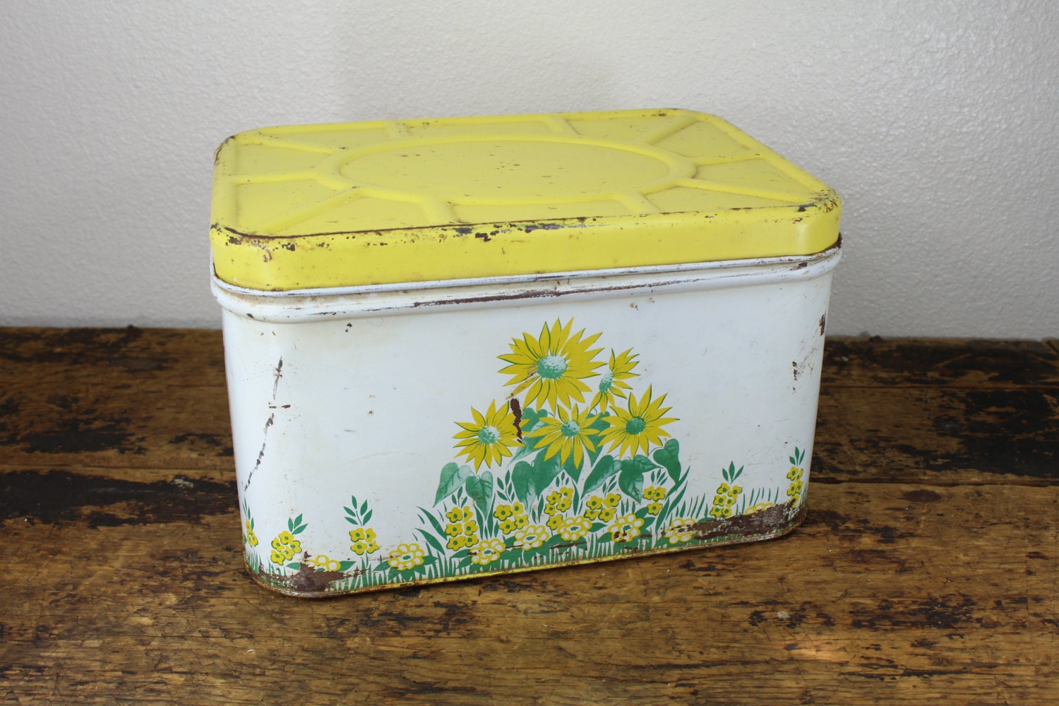 Yellow & White Bread Box Adorned with Floral Design – Haute Juice