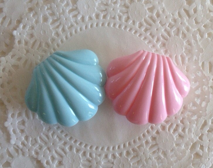 12 Small Plastic Sea Shell Clam Shells Favor Trinket