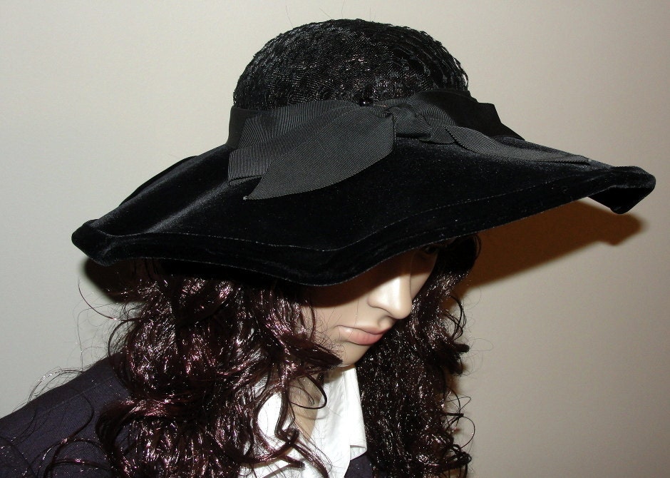 Vintage Black Felt Wavy Rim Hat