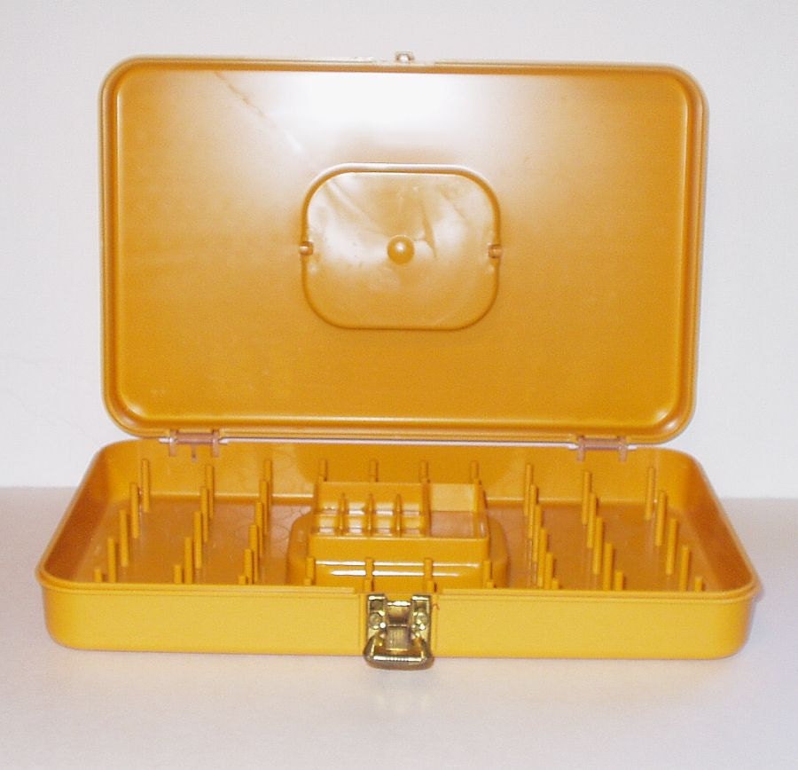 Vintage Sewing Box Thread Keeper Gold Plastic Wil-Hold Wilson Mfg. USA ...