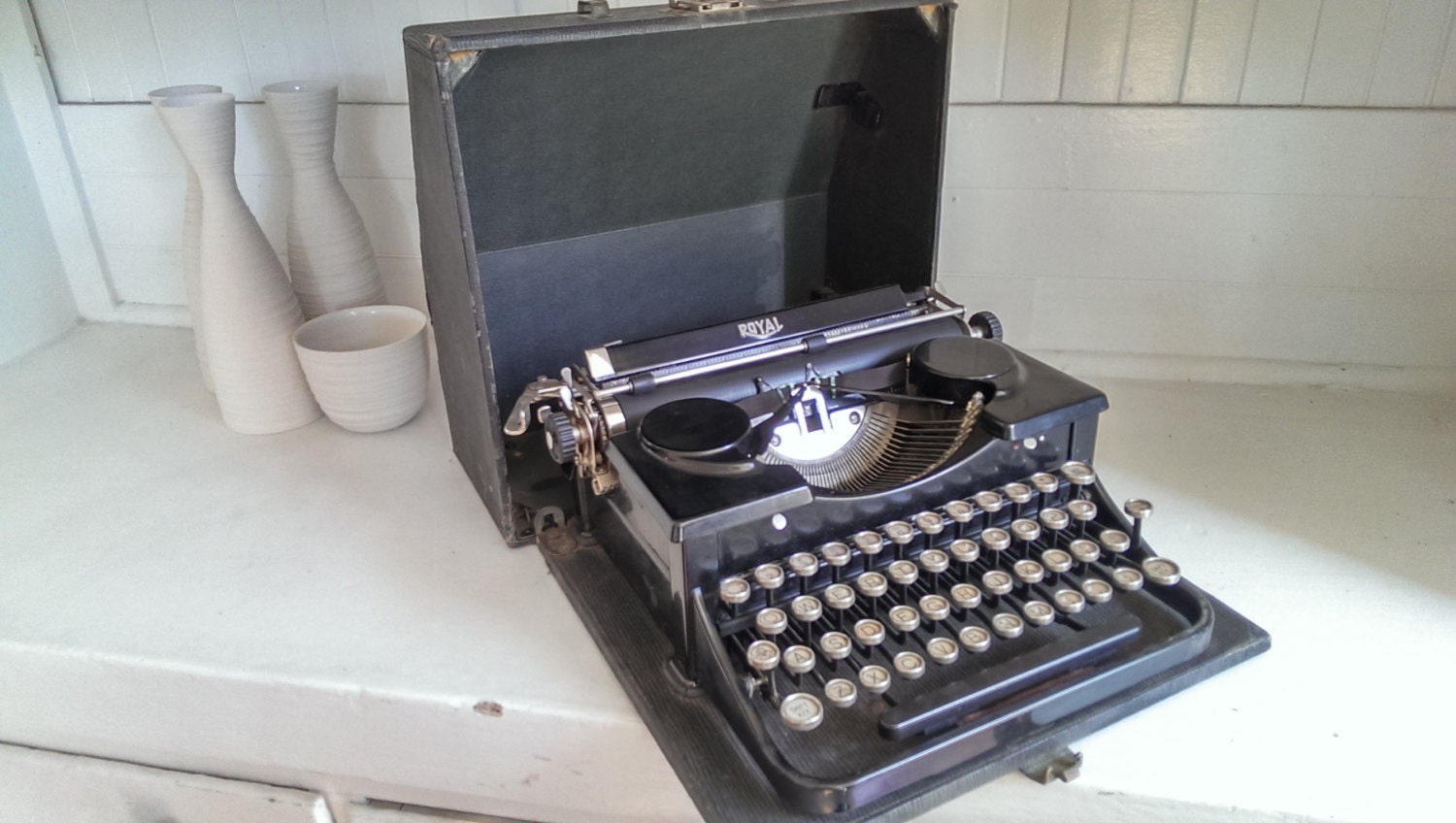 Vintage 1930 Royal Portable Typewriter with Glass Keys – oldschooltypers