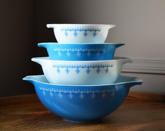 Complete Set of Pyrex Snowflake Blue or Garland Cinderella bowls ...