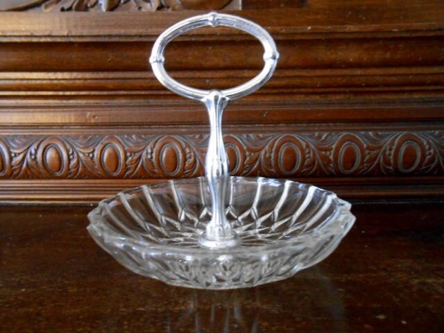 French vintage Pressed Clear Glass round dish with silver handle for ...