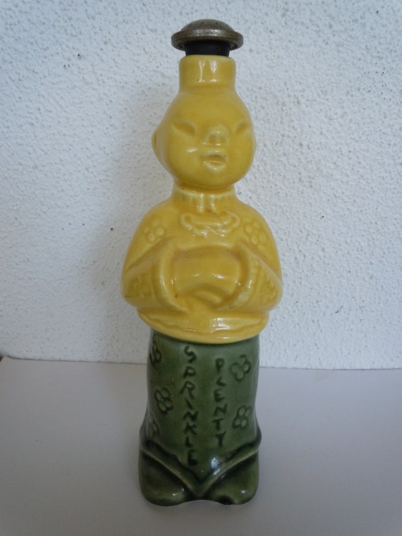 Vintage Asian Figural Sprinkle Plenty Chinese Laundry