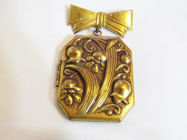Photo Locket Pin Brooch Gold Tone Raised Design, Vintage – Haute Juice