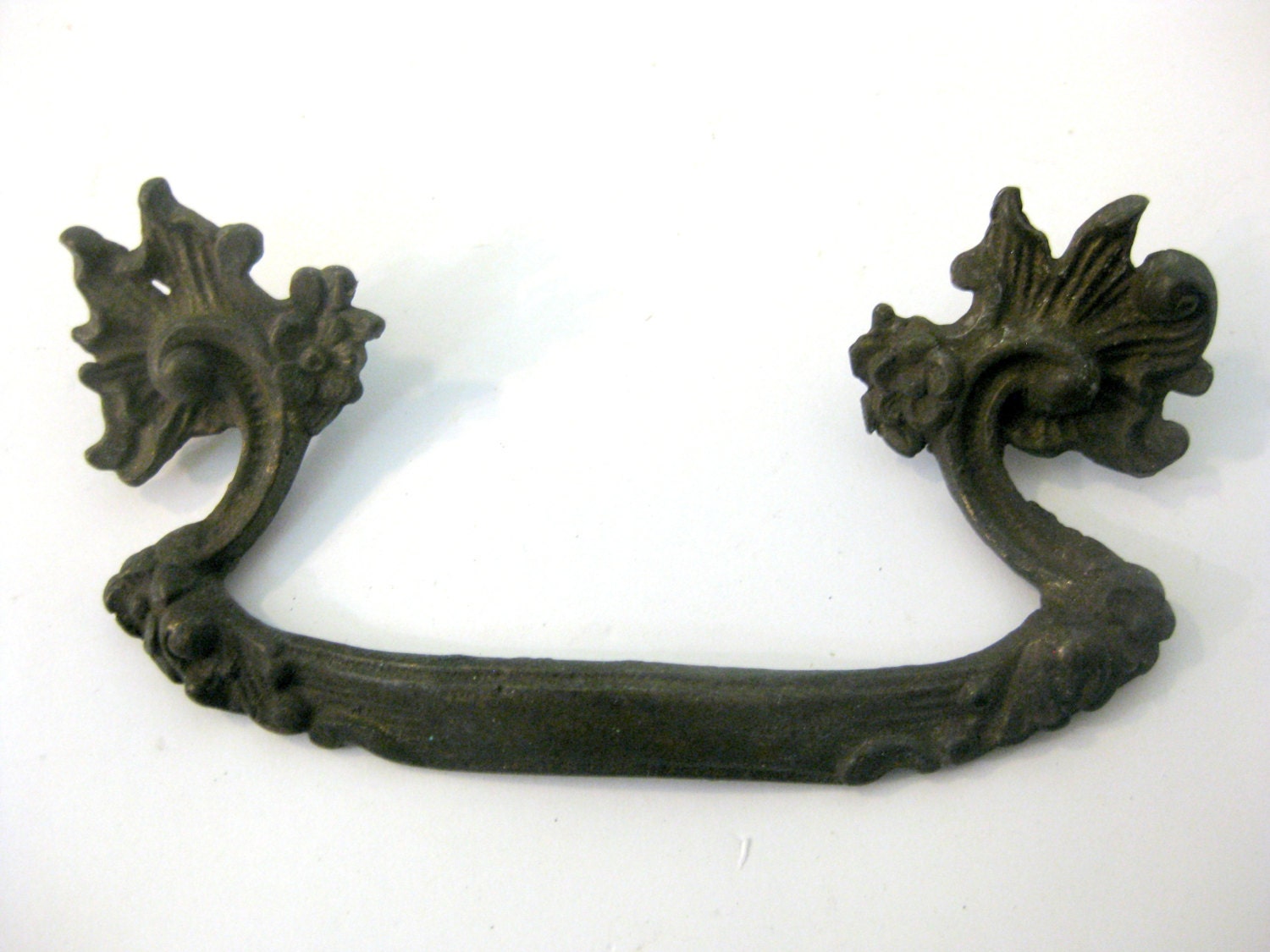 1 Vintage French Provincial drawer pull – 3″ centers – Haute Juice
