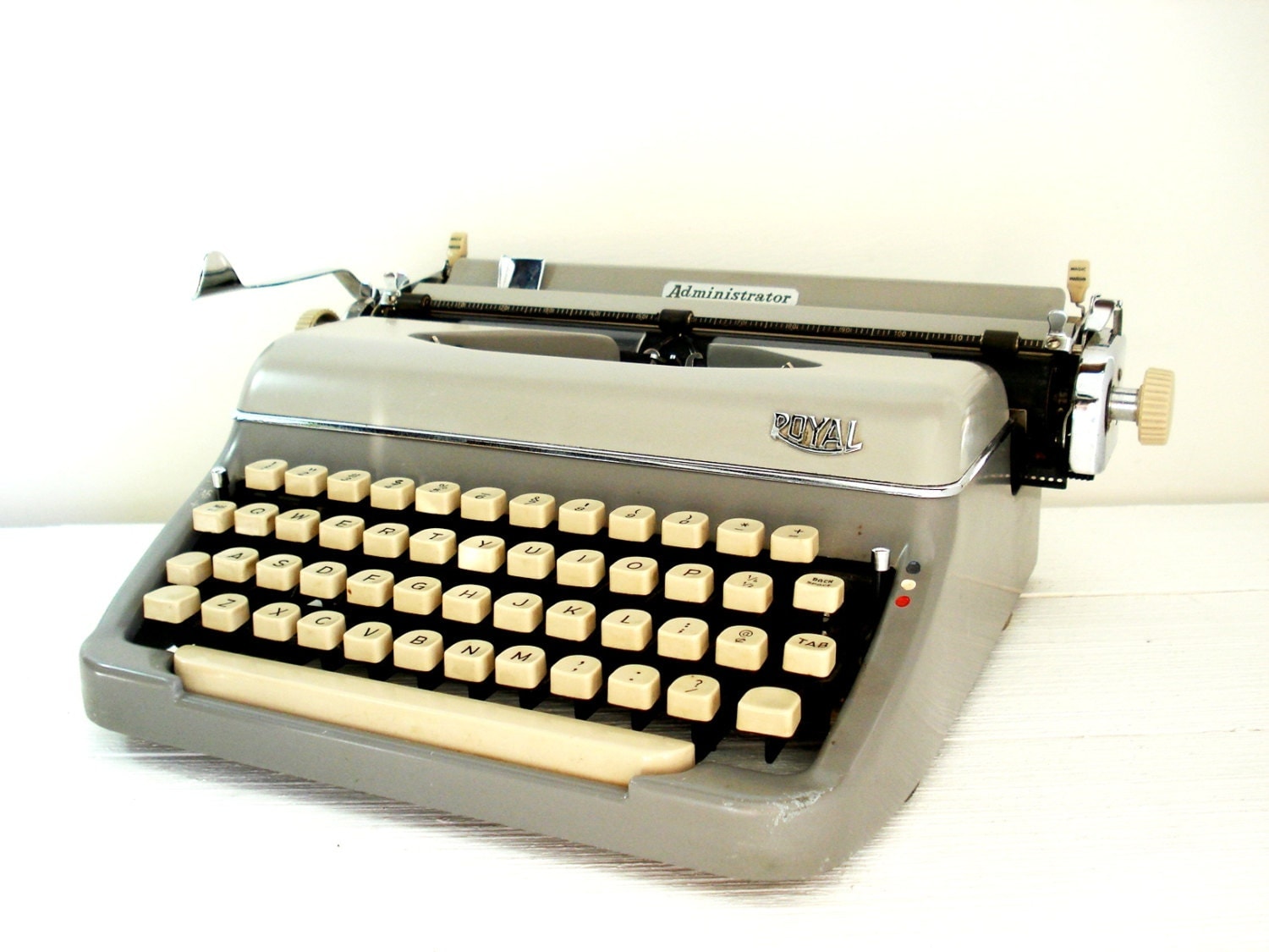 Vintage Royal McBee Administrator Grey Metal Typewriter – oldschooltypers
