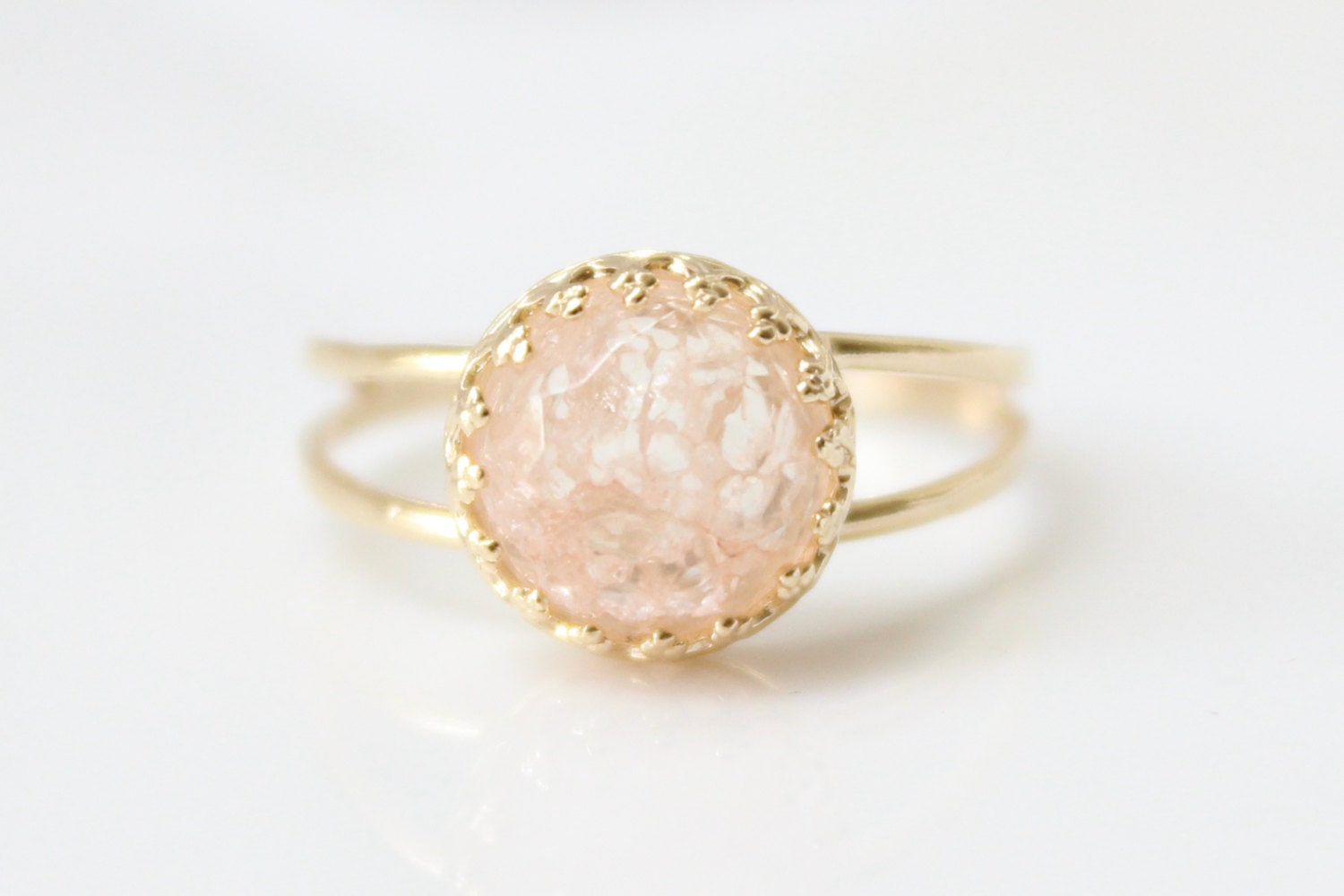 Peach quartz ring Gold ring set with a peach by VestigiaFortuna