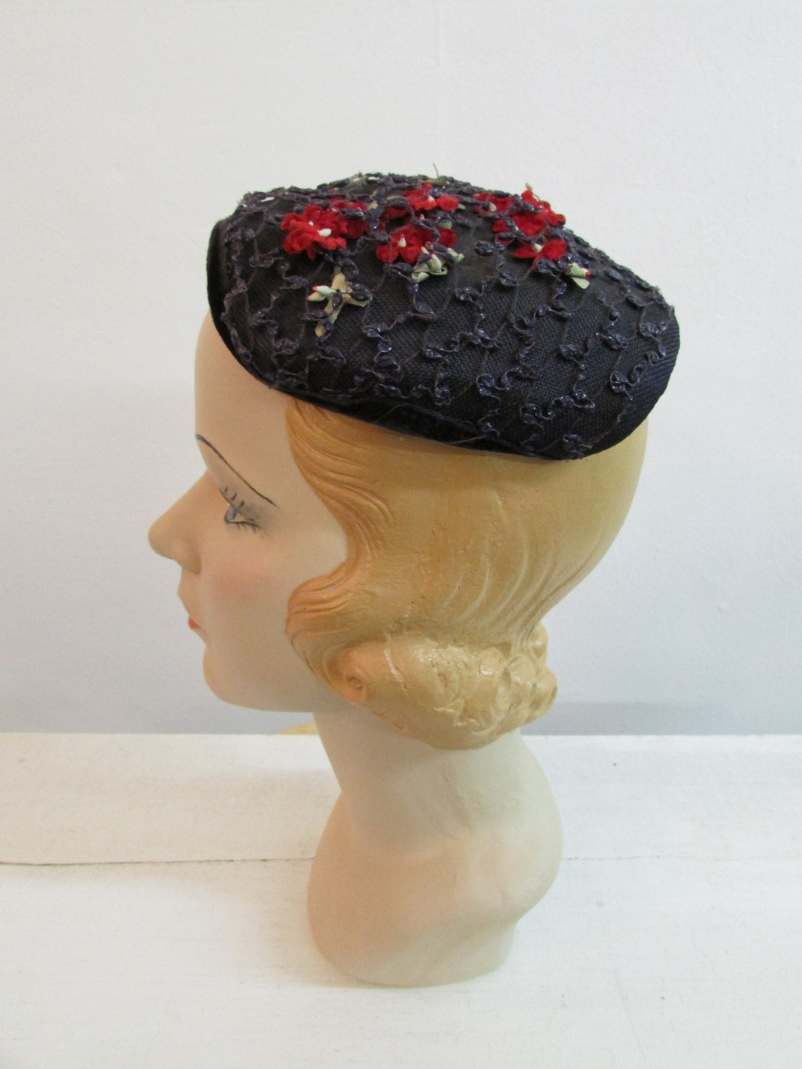 1950’s blue and red flower twill straw fascinator hat with velvet trim ...