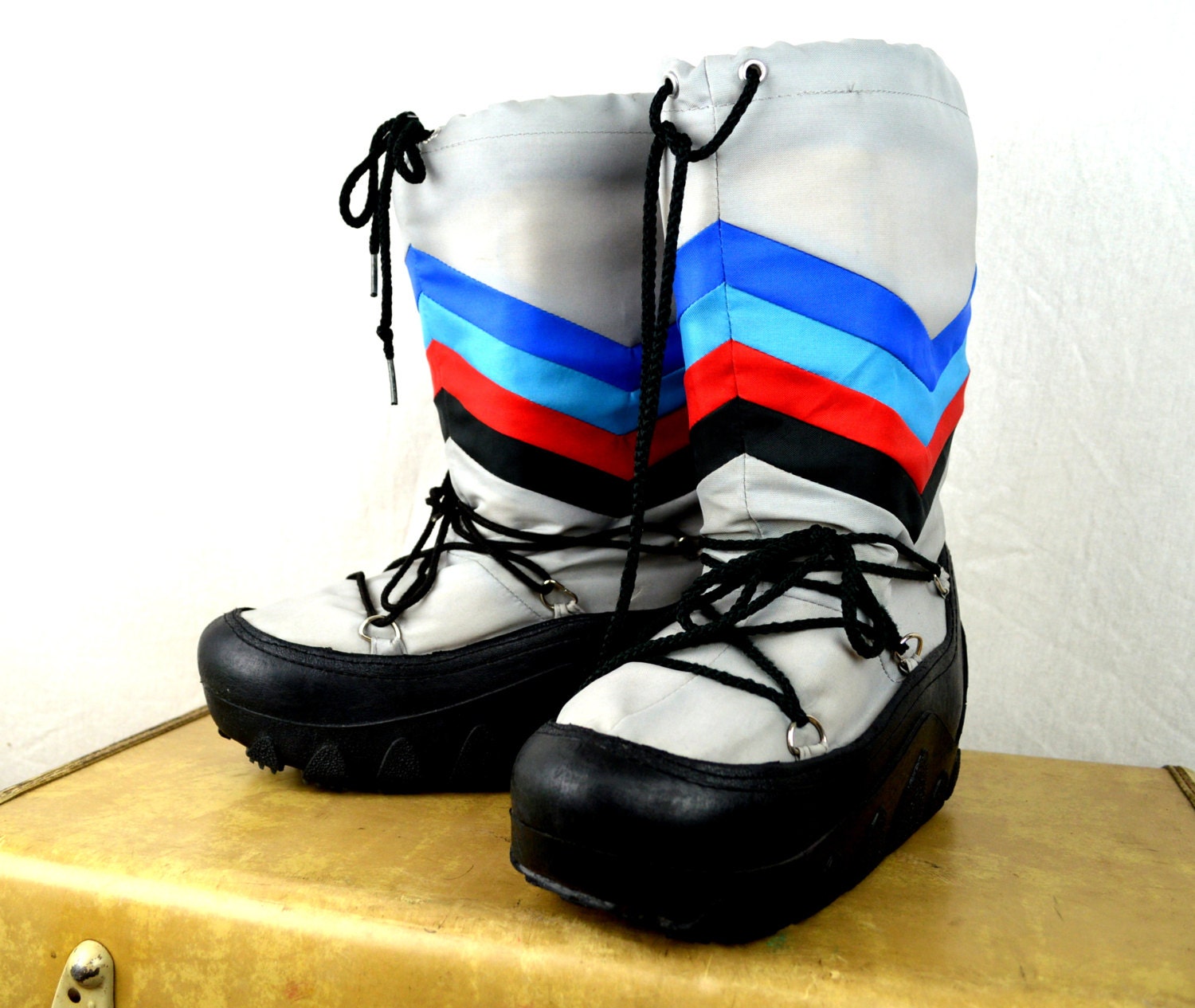 Vintage 1970s Rainbow Chevron Striped Ski Winter Snow Moon Boots ...