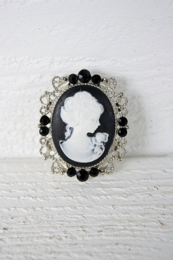 Vintage Black and White Cameo Brooch by NanasAtticFairy on Etsy