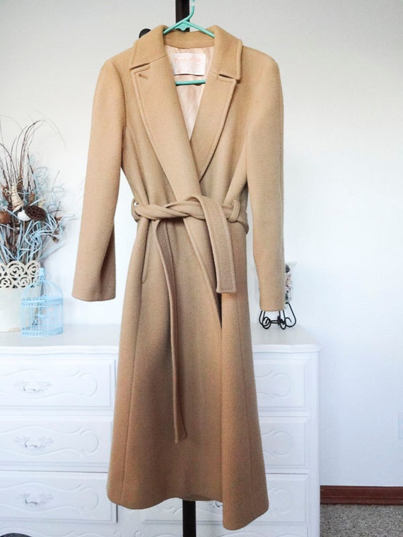 Vintage Pendleton long wool coat Camel color with belt. Size