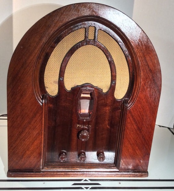 Antique Philco Baby Grand Cathedral Radio Model 16B Restored