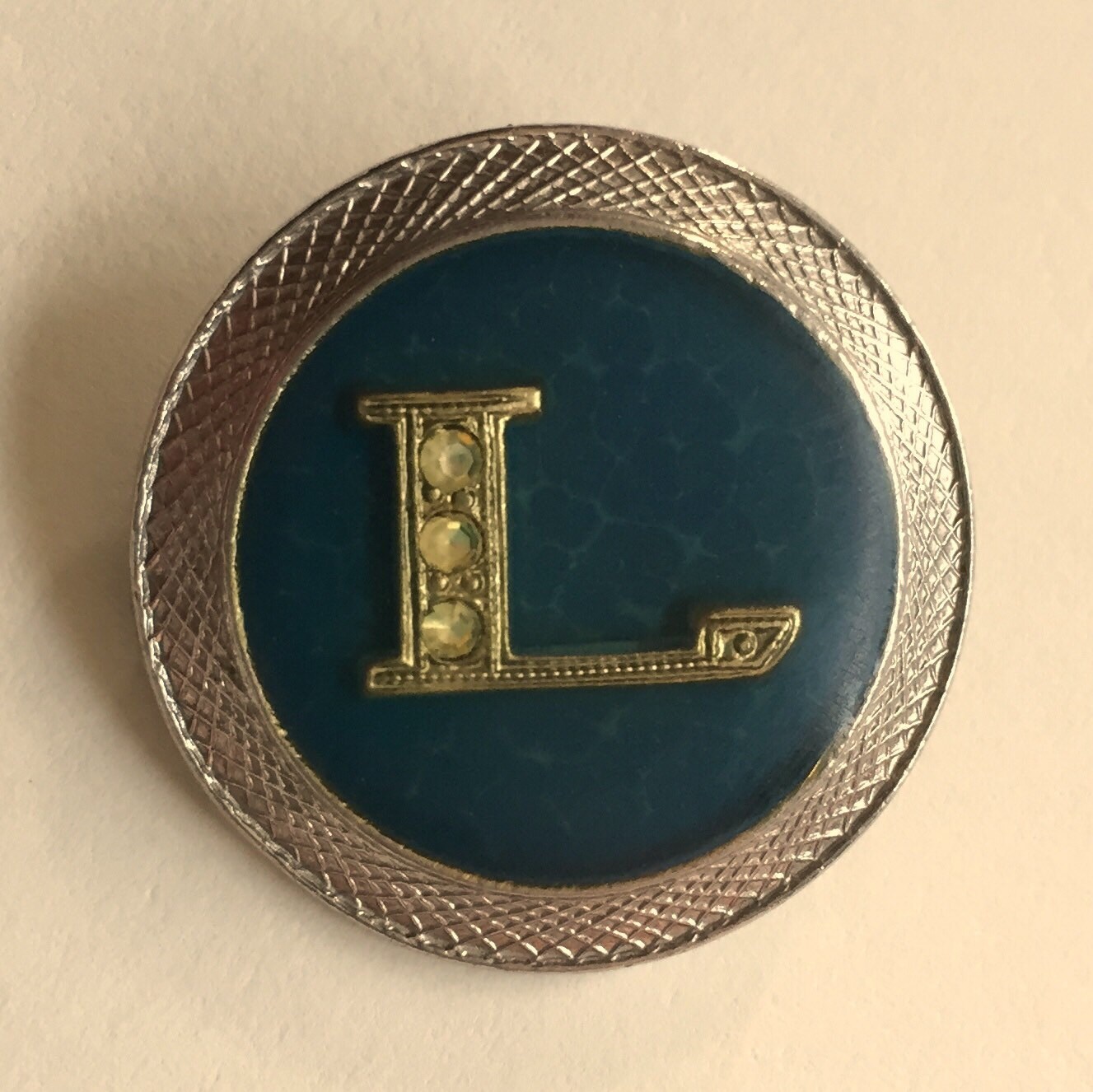 Vintage Initial L Brooch – KitschRetro Pin Badge – Blue Base