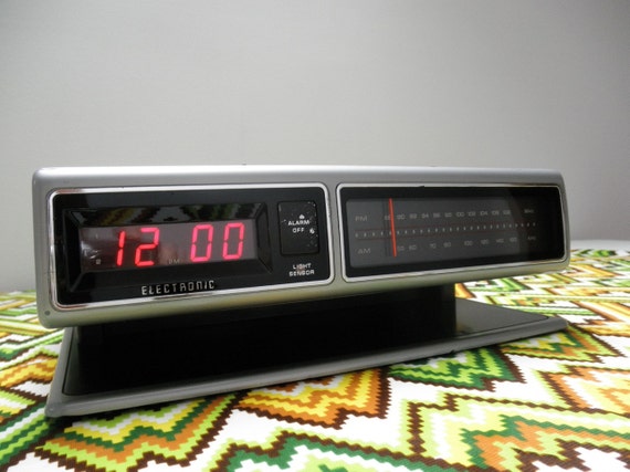 Vintage Zenith Clock Radio Touch n Snooze 70s Clock Radio