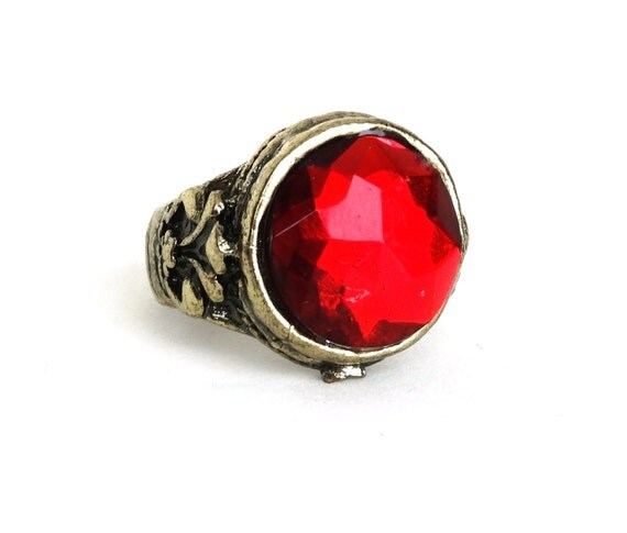 Vintage Tudor Style Ring Big RED Stone Faux Locket Poison Ring