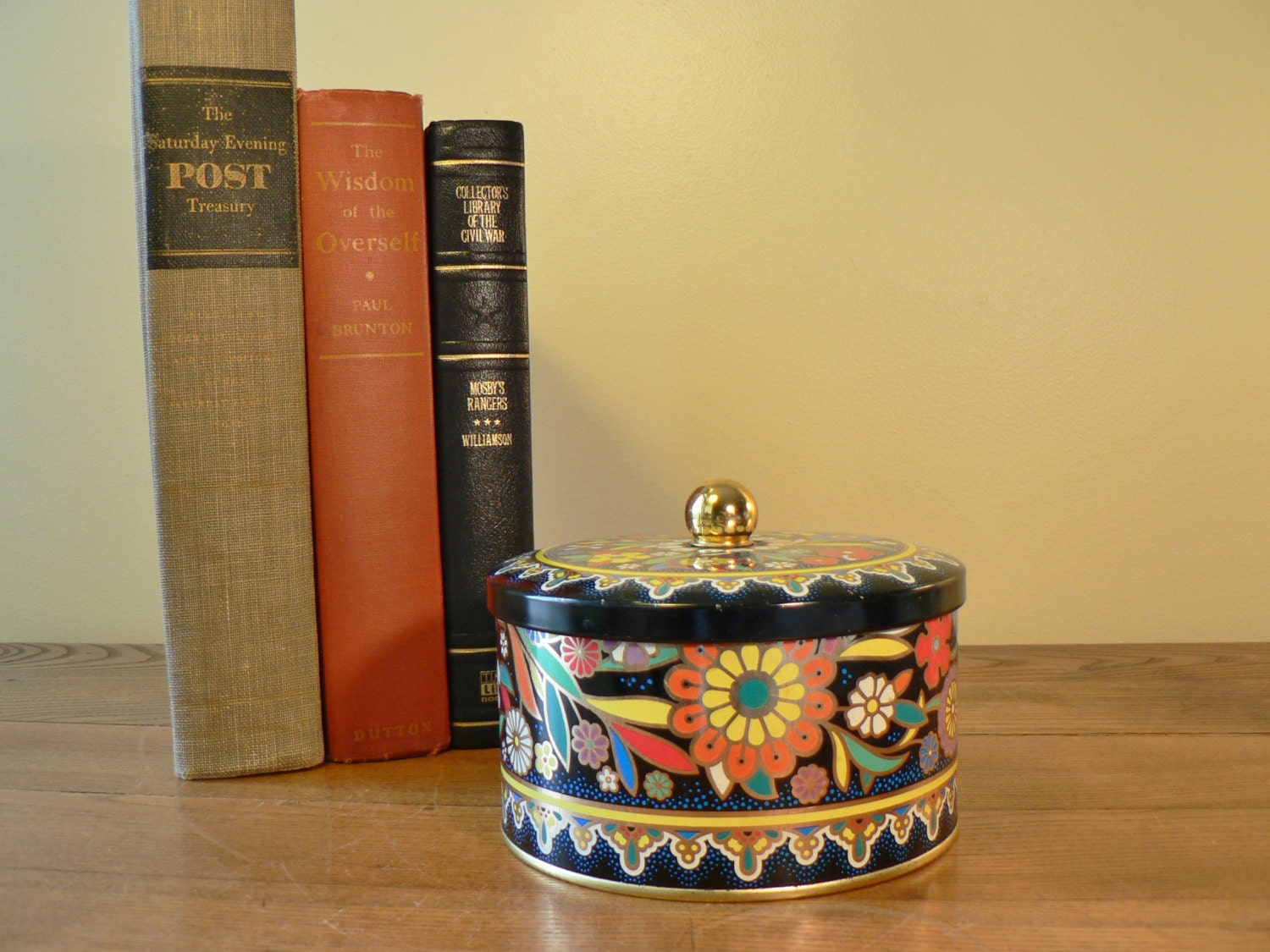 Vintage Daher tin made in England, round tin, decorative tin, treasure ...