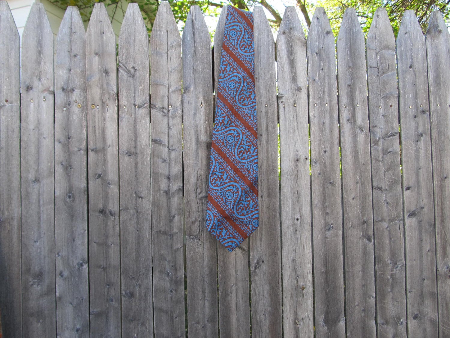 1970s wide tacky tie, blue and brown