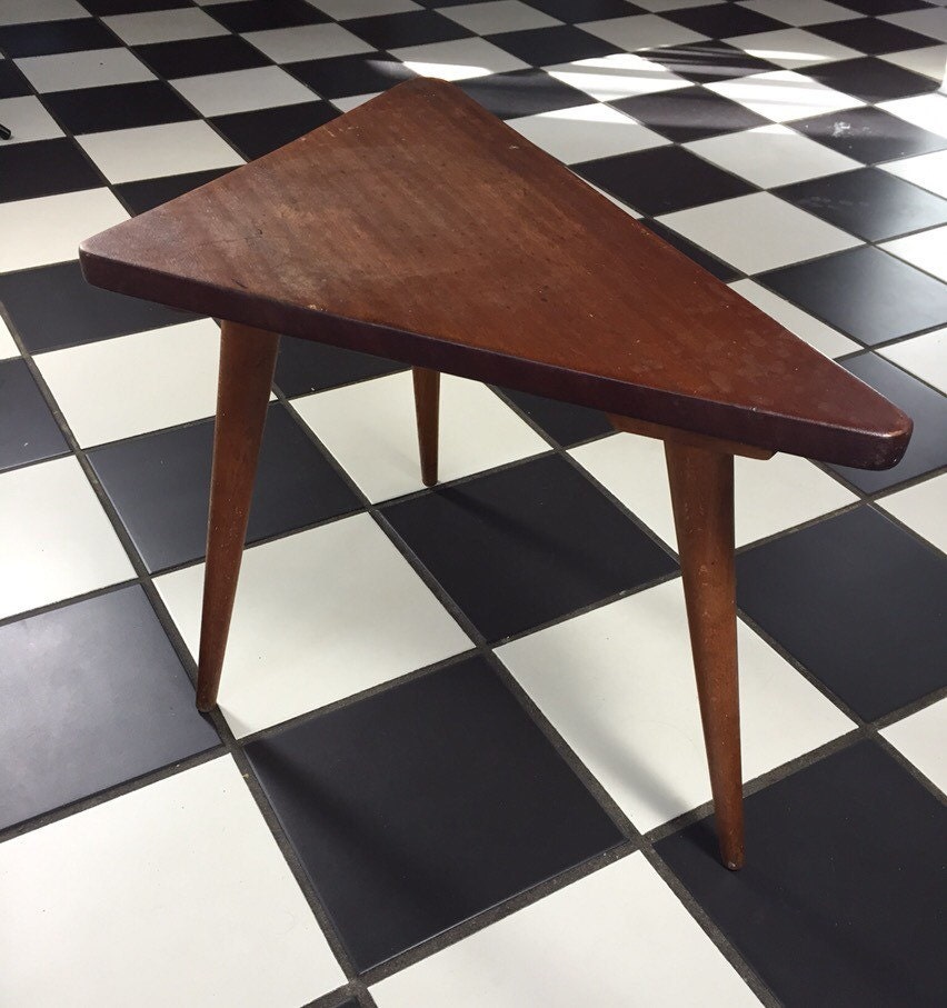 Cool retro 50’s triangle table vintage tripod mid century – Haute Juice