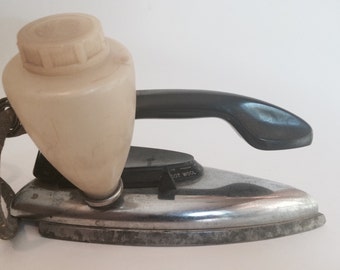 Vintage clothes iron | Etsy