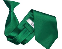 Popular items for emerald green tie on Etsy