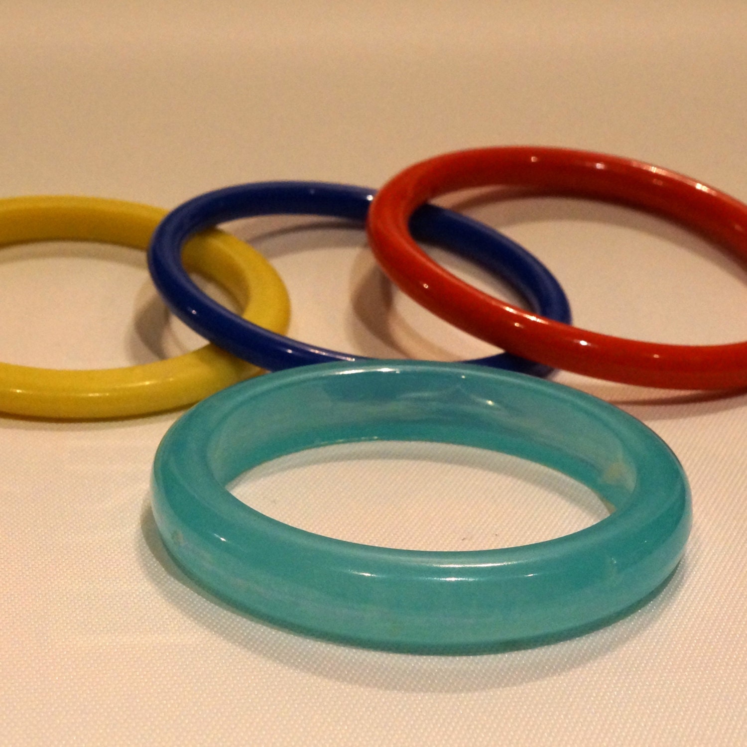 Mixed Stack Colourful Vintage Lucite Plastic Bracelets – Haute Juice