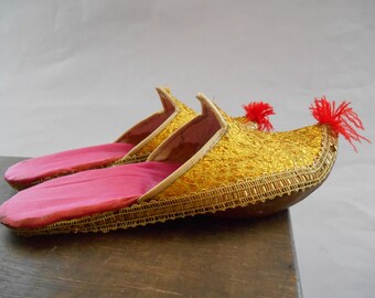 Handmade Indian slippers Golden Slippers with leather sole Ethnic ...