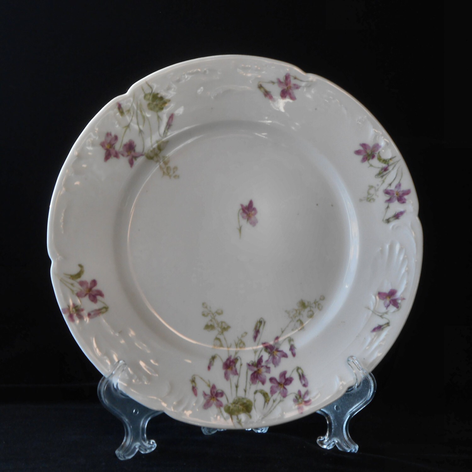 Plate by Theodore Haviland in the SCH1013-1 Pattern made in Limoges ...