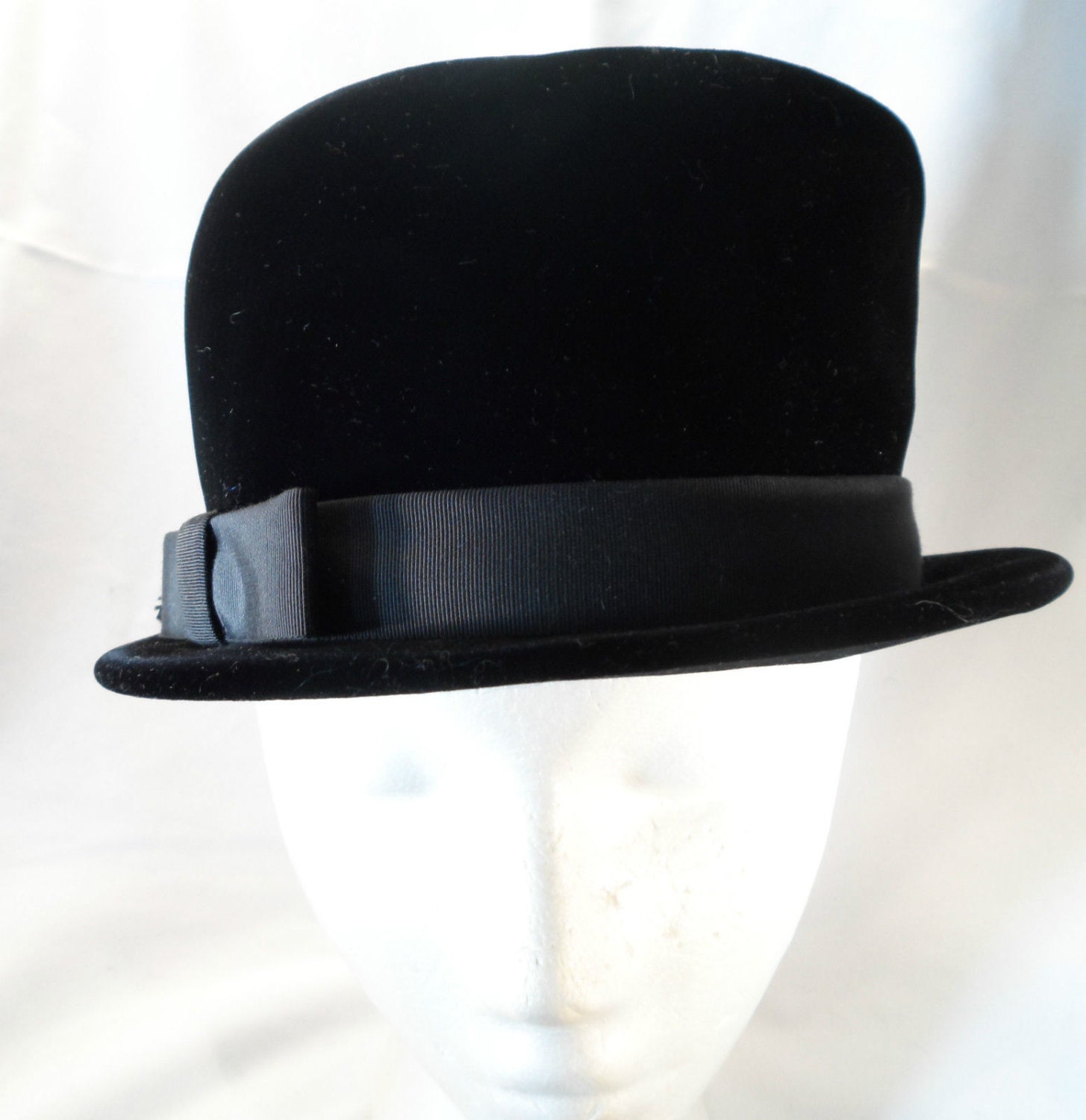 Vintage Women's Hat Black Velvet w/Ribbon Band Original