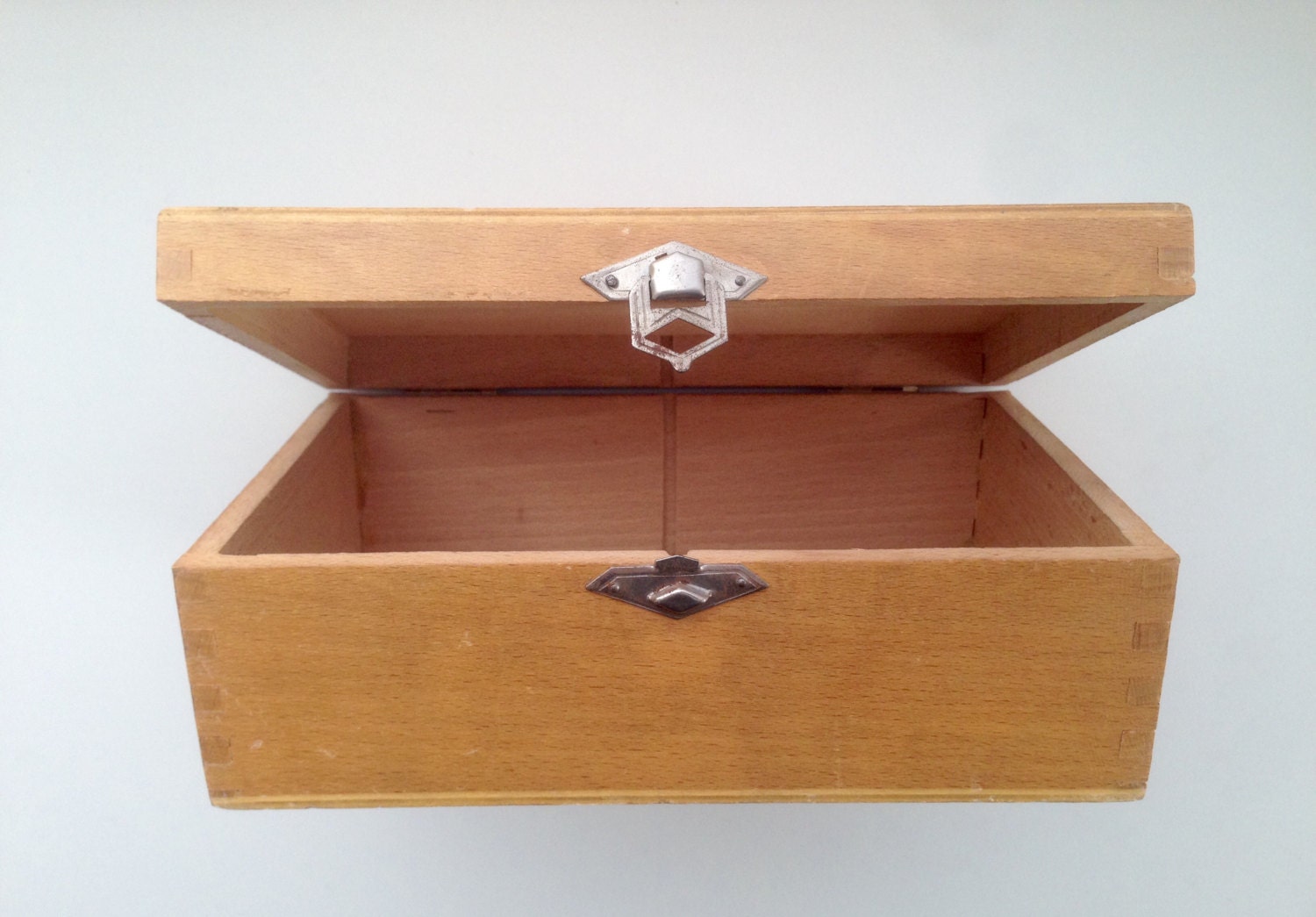 Old Wood hinged Box with clasp, made in France – Haute Juice