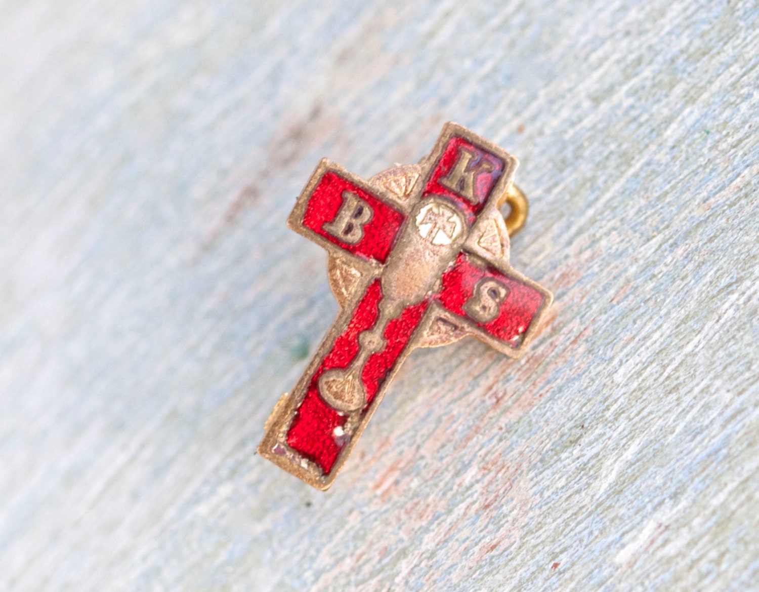 Tiny Cross Badge – Christian Lapel Pin in Red Enamel – BKS – Haute Juice