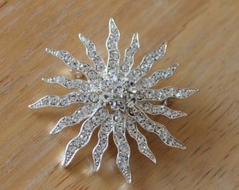 Popular items for snowflake brooch pin on Etsy