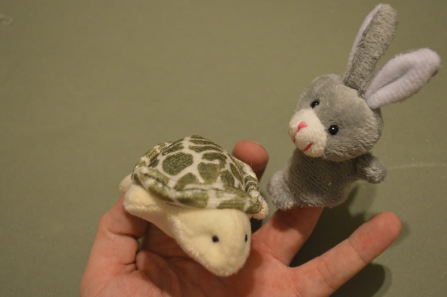 2pcs Handmade The Tortoise and the Hare Finger Puppets