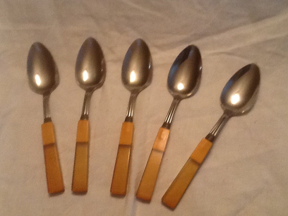 Vintage Deco 1940’s Lucite and Bakelite Spoons – Haute Juice