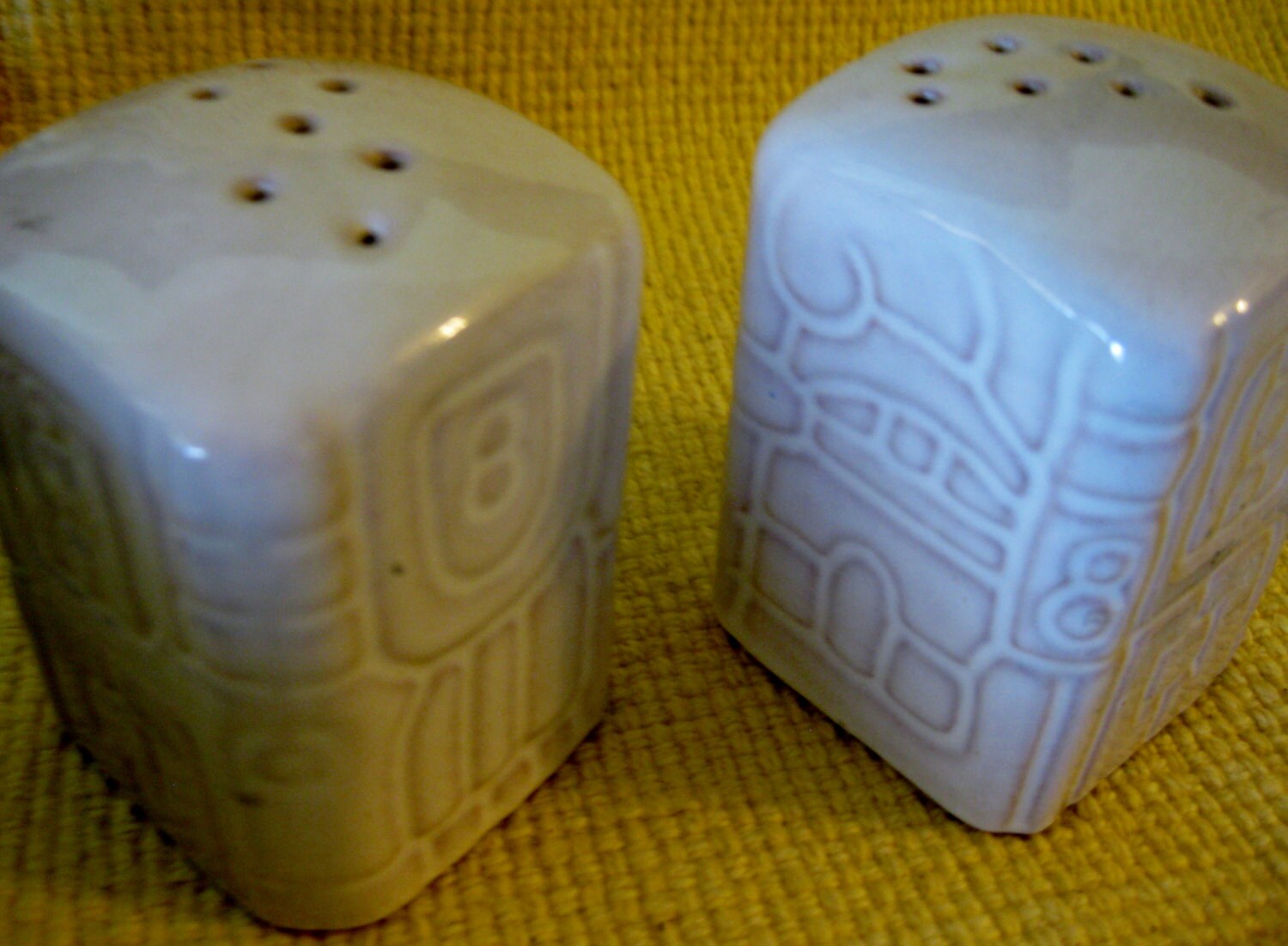 1940s Frankoma White Aztec Salt and Pepper Shakers Very good – Haute Juice