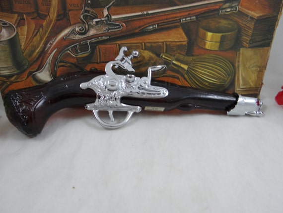 MIB Vintage Avon Aftershave Cologne 1760 Dueling Pistol