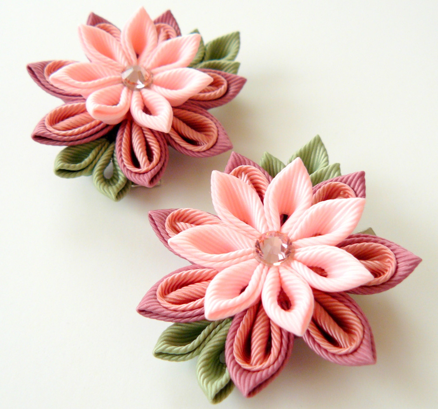 Kanzashi Fabric Flowers. Set of 2 hair clips. Pink kanzashi