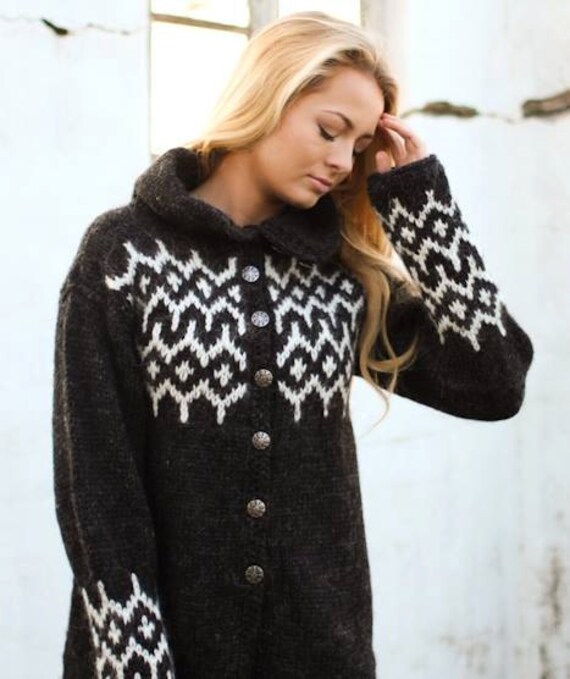Handknitted cardigan made of 100% icelandic wool