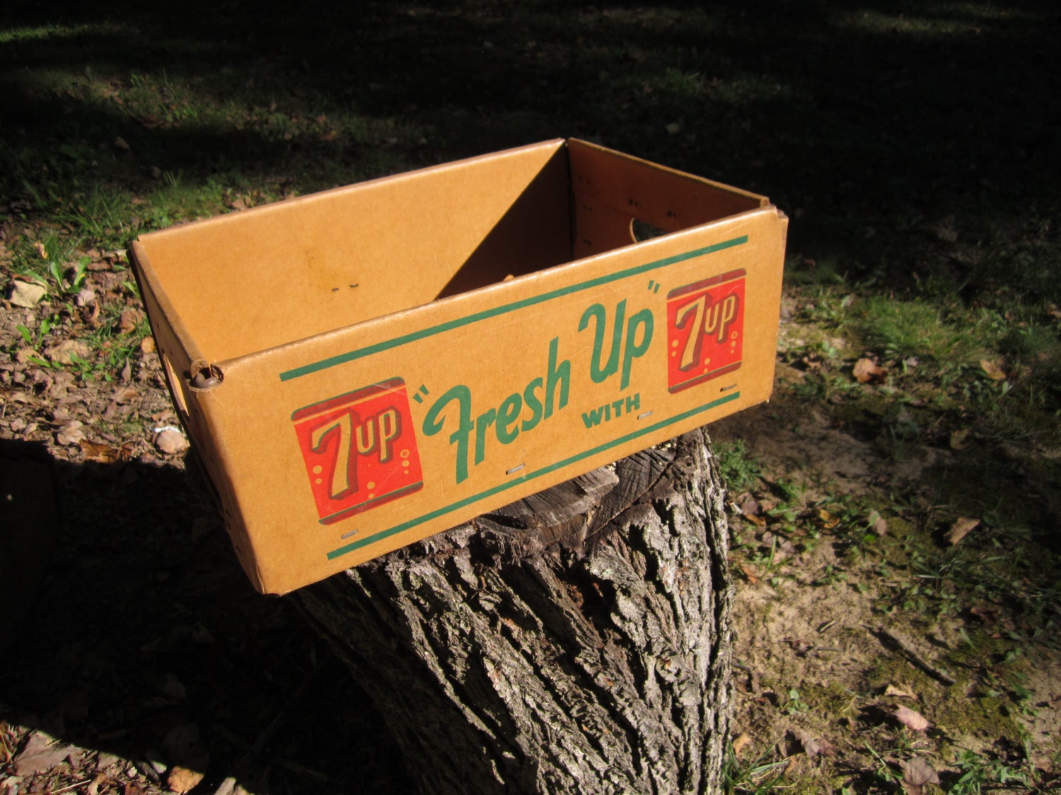 Seven UP 7up Crate Plastic Coated Cardboard Wire by GoshenPickers