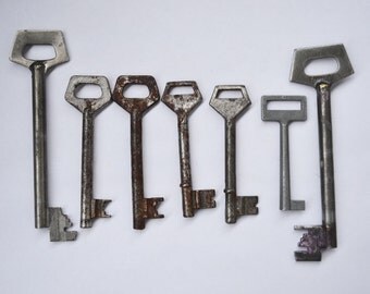 Seven Old Keys, Vintage Keys, Home Decor Keys, Jewelry & Craft Supplies ...