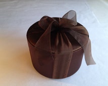 Popular items for round hat box on Etsy