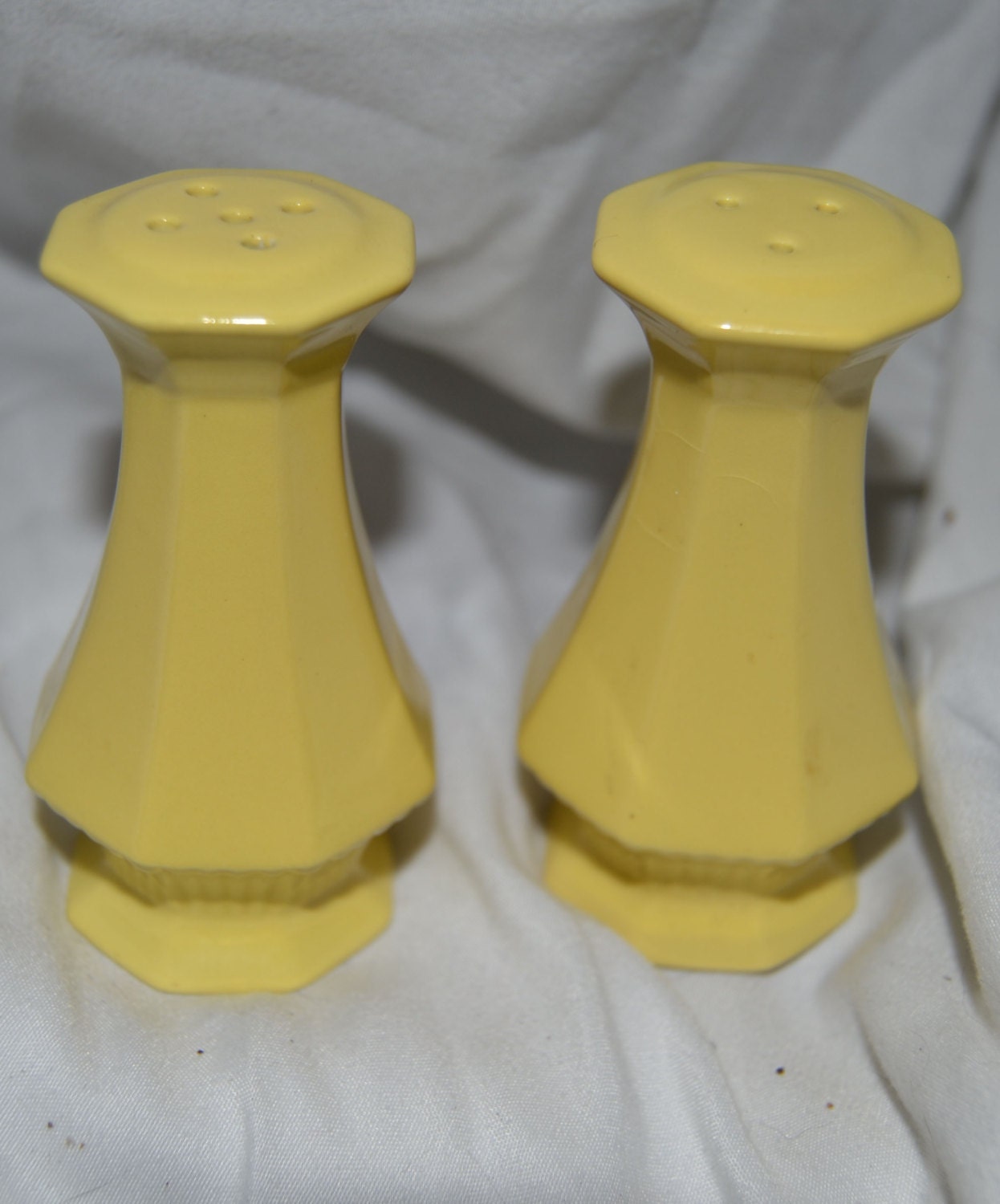 Vintage Independence Ironstone interpace yellow salt and pepper shakers ... Vintage Independence Ironstone interpace yellow salt and pepper shakers ...