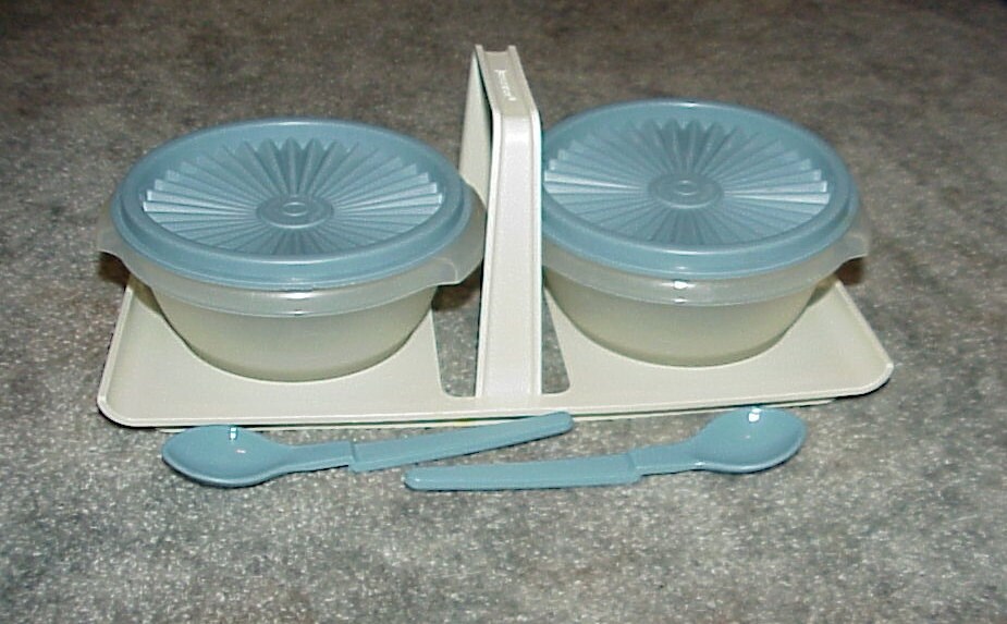 Tupperware–Serving Set–With 2 Servalier Bowls 1323-16–Plus Carry Tray ...
