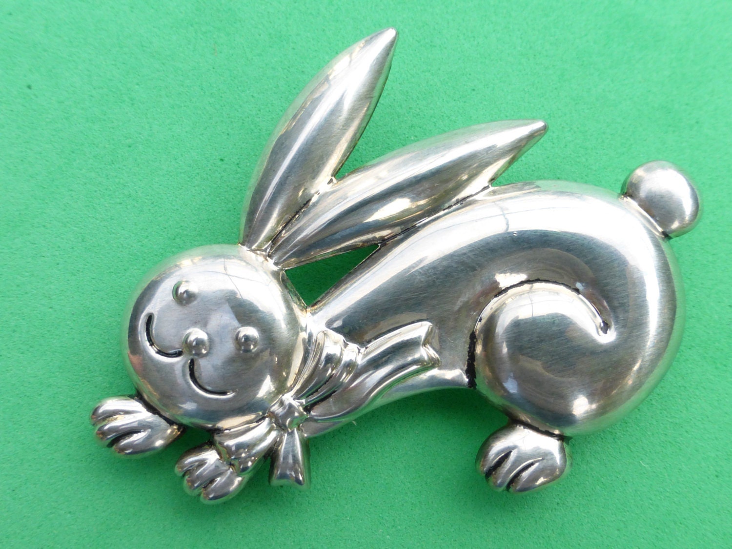 Silver Tone Bunny Brooch Signed Best Rabbit By Meyankeegliterz
