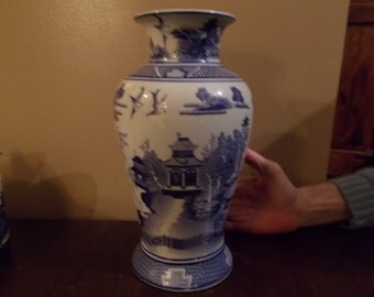 Popular items for vintage blue willow on Etsy