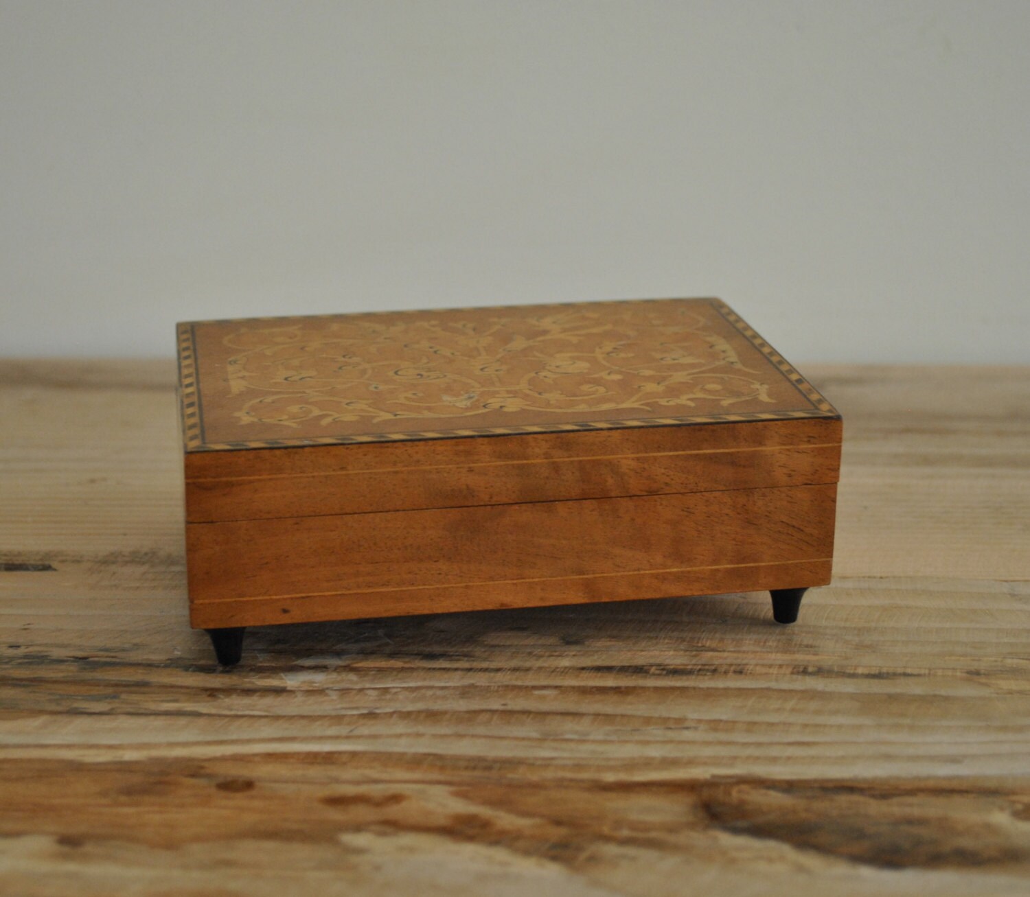 Vintage wooden music box – Inlay pattern – Design – Haute Juice