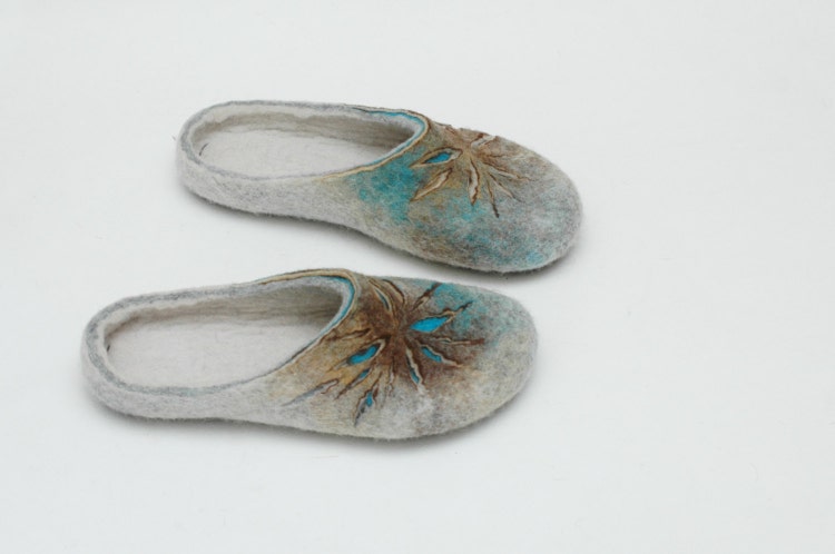 Felted slippers Woman home shoes Grey Brown by JurgaFeltLife