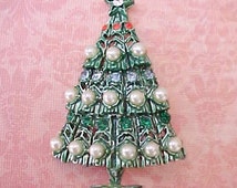 Popular items for christmas tree pin on Etsy