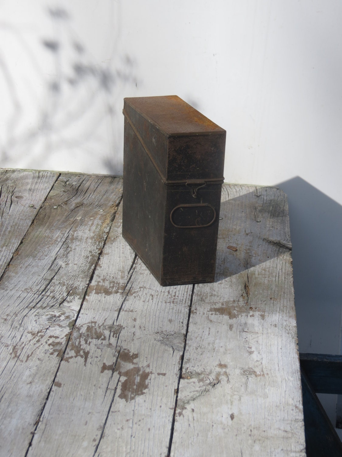 Super Cool Rusty Black Narrow Hinged Metal Box – Haute Juice