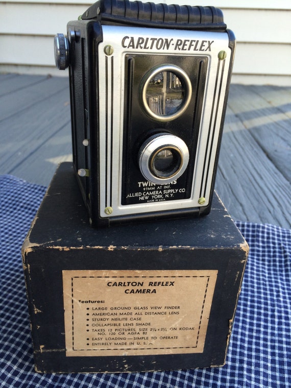 Vintage Carlton Twin Lens Reflex Camera 1950's B281